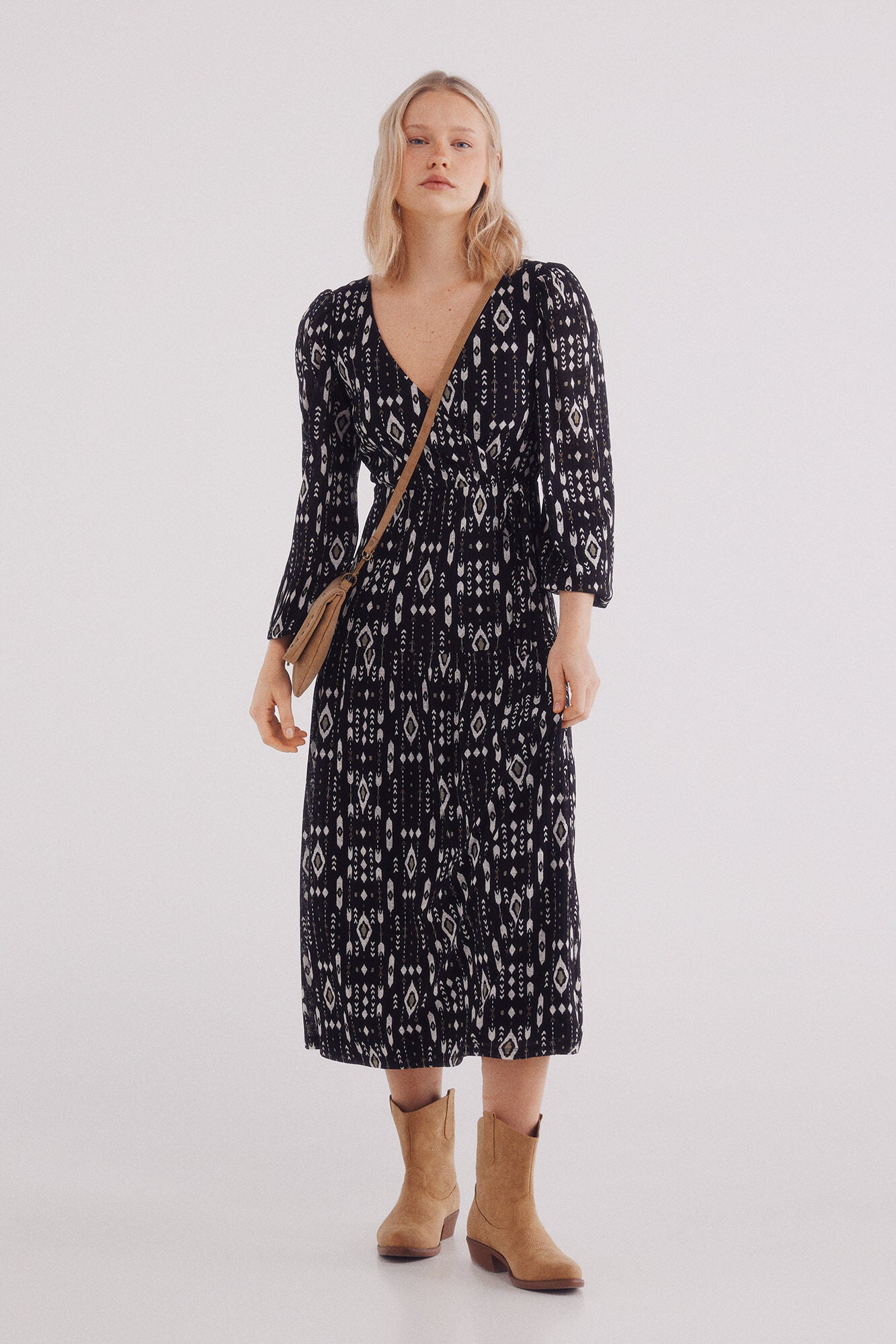 Black Dresses|Geometric print midi dress|Springfield – Springfield KSA